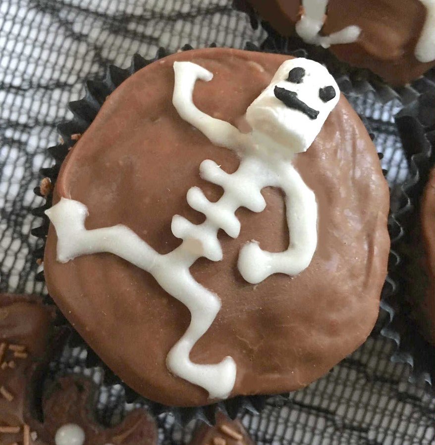 Halloween Party Food Ideas and Recipes Scary Skeleton Muffins - Robins ...